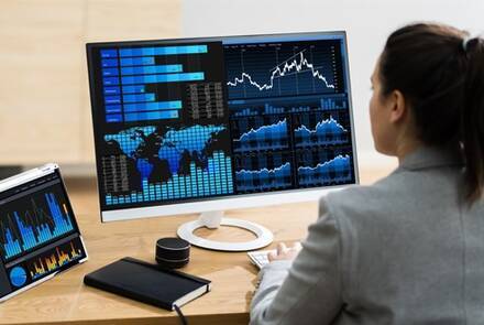 Seven V’s of Big Data: 2025 Guide for CIOs & Leaders
